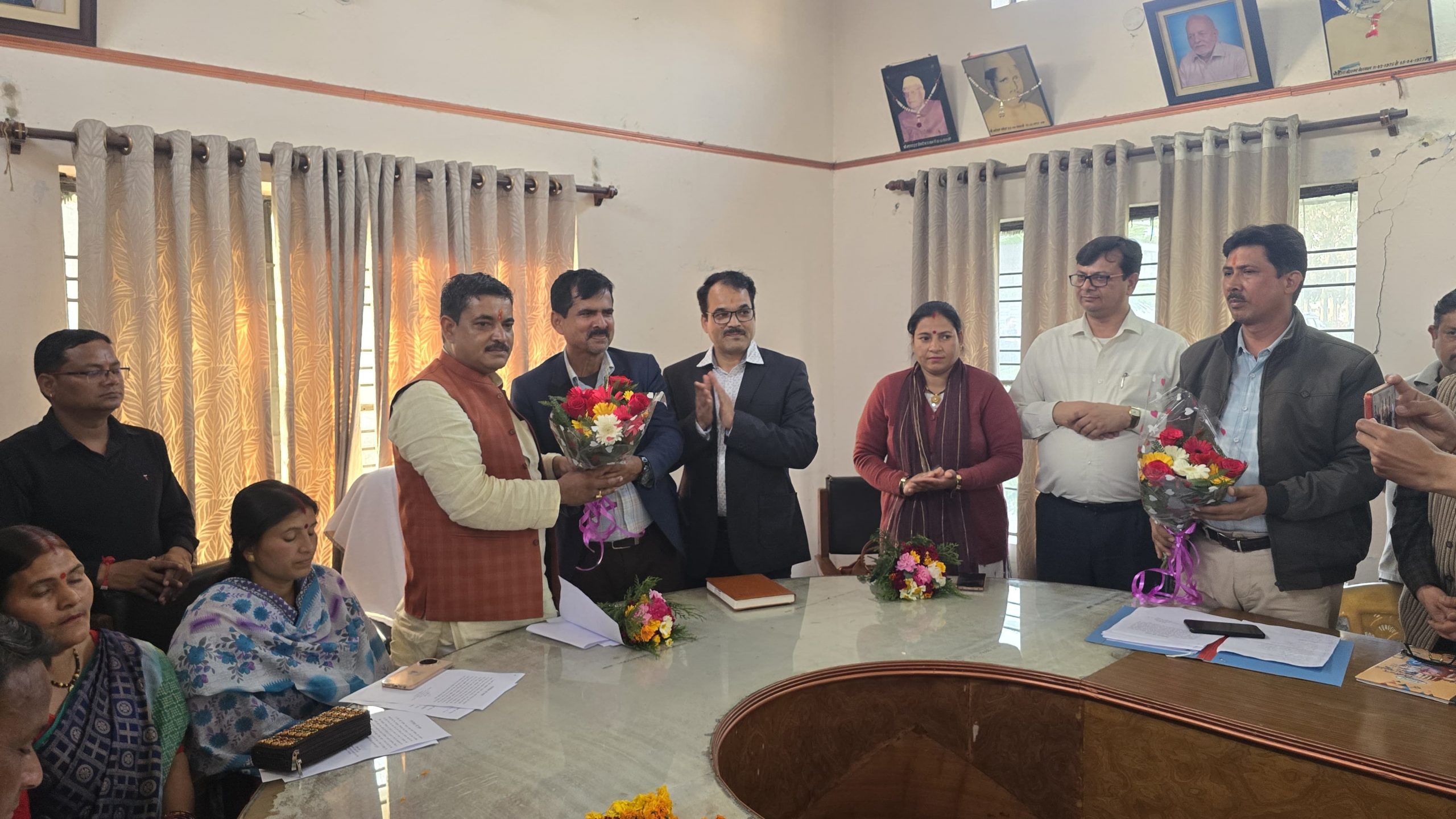 दुसरी बार अध्यक्ष पद बने मुकेश बोरा ने ली पद और गोपनीयता की शपथ ...